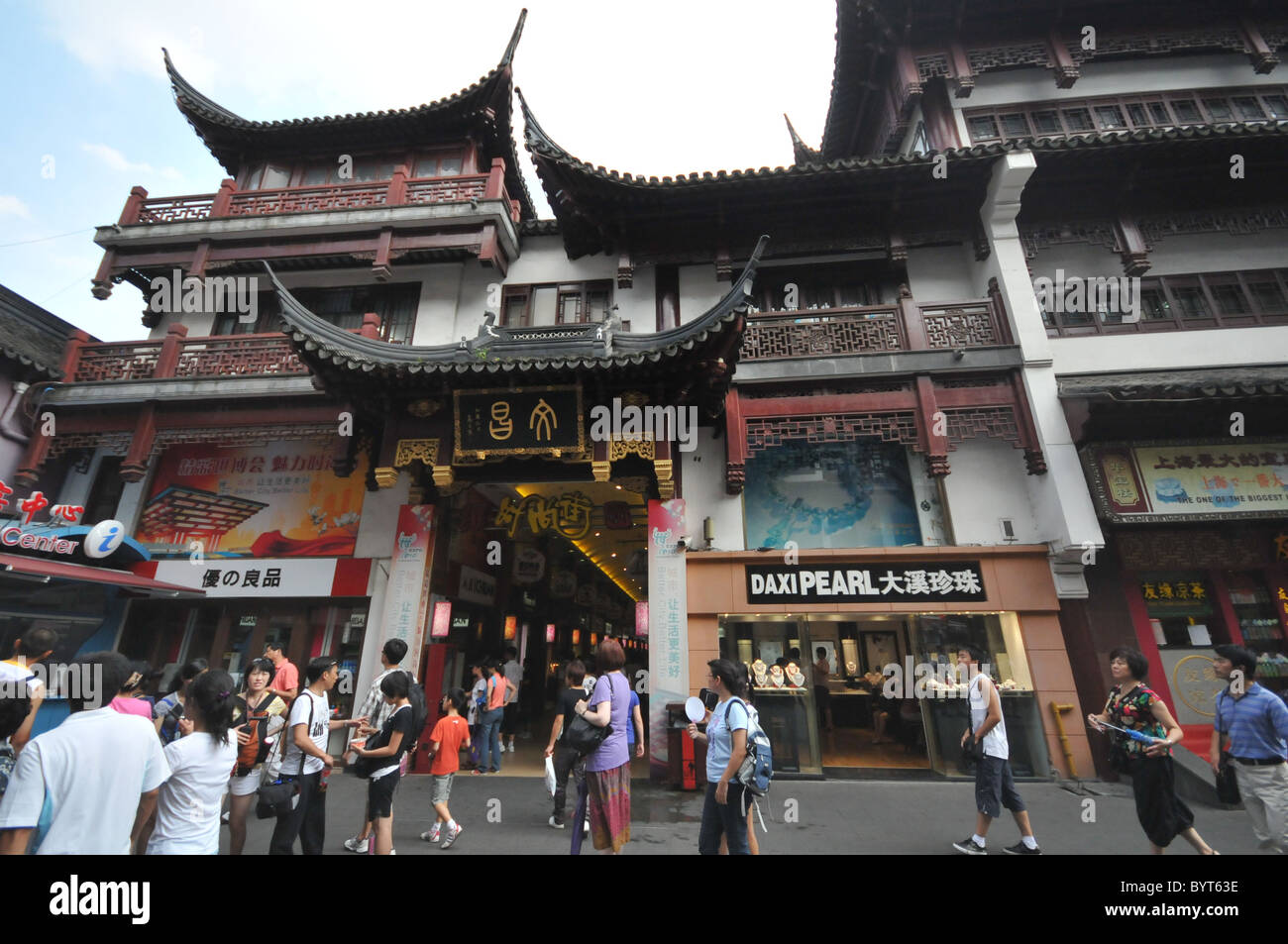 Yuyuan market bazaar area Shanghai China Stock Photo - Alamy