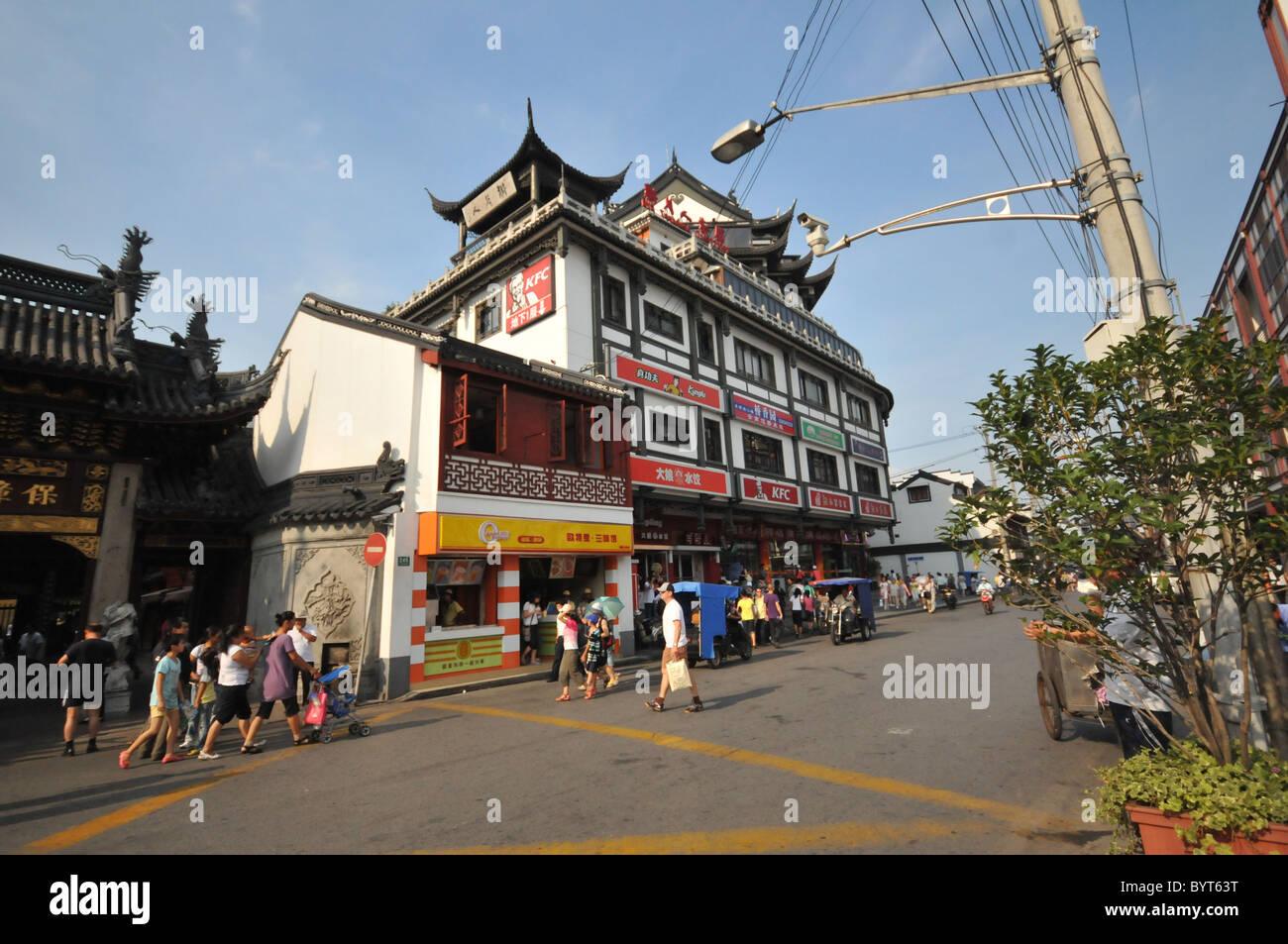 Yuyuan market bazaar area Shanghai China Stock Photo - Alamy