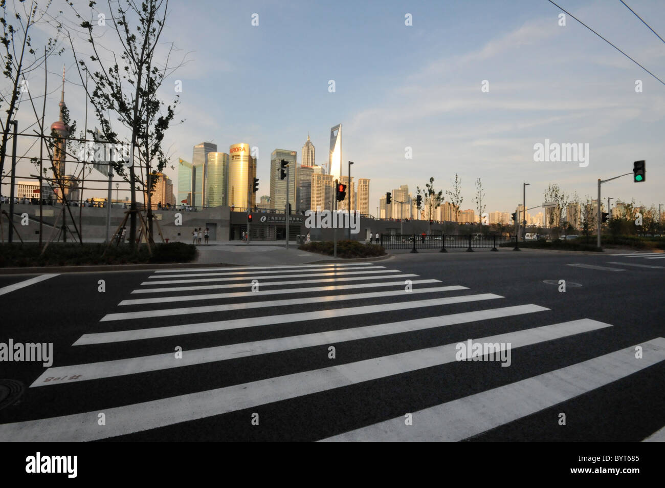 Shanghai river crossing hi-res stock photography and images - Alamy