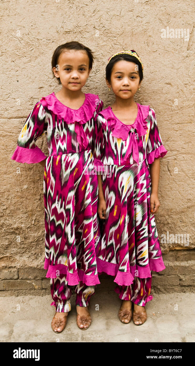 Uyghur girls hi-res stock photography and images - Alamy