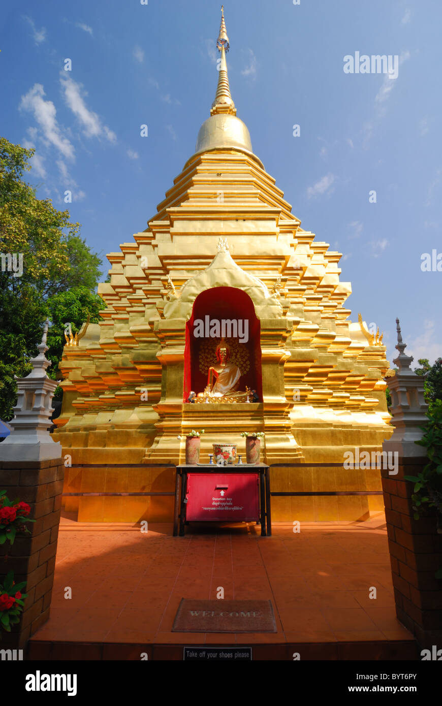 The main Chedi at the Wat Pan On temple in Chiang Mai, Thailand Stock ...
