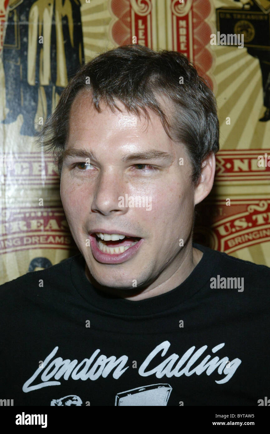 Shepard Fairey E Pluribus Venom - A solo exhibit of Shepard Fairey's ...