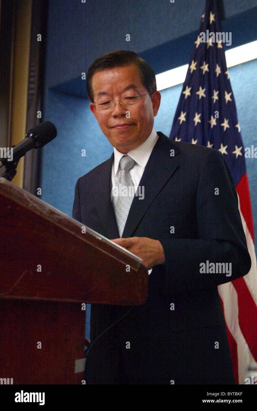Taiwan's Democratic Progressive Party (DPP) candidate Frank Hsieh ...