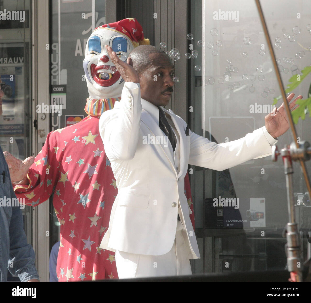 Eddie Murphy on the movie set of 'Starship Dave' about a crew of ...