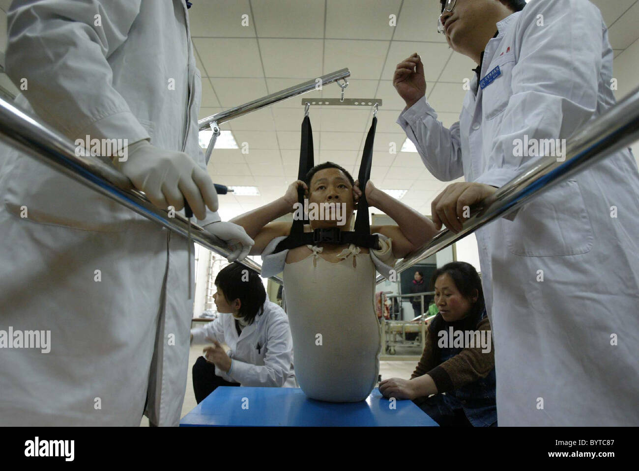 * LEGLESS After losing both his legs in a horrific accident - this man ...