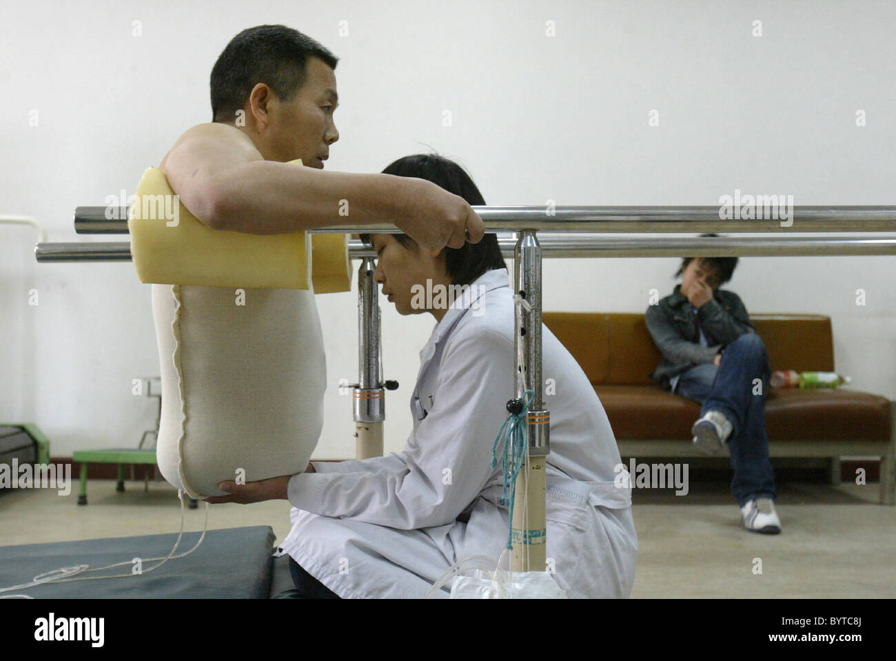 * LEGLESS After losing both his legs in a horrific accident - this man ...