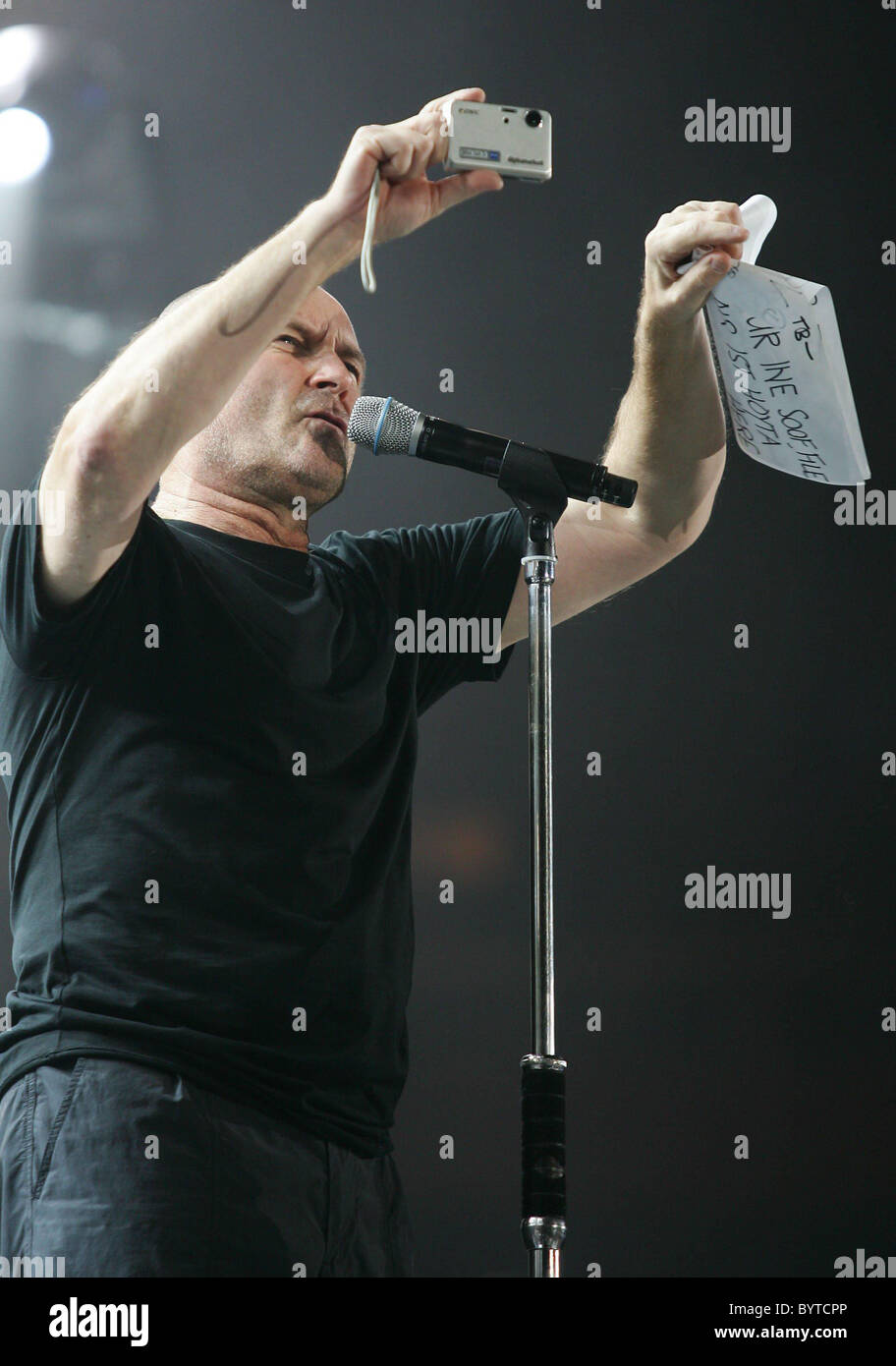 Phil collins performing hi-res stock photography and images - Alamy