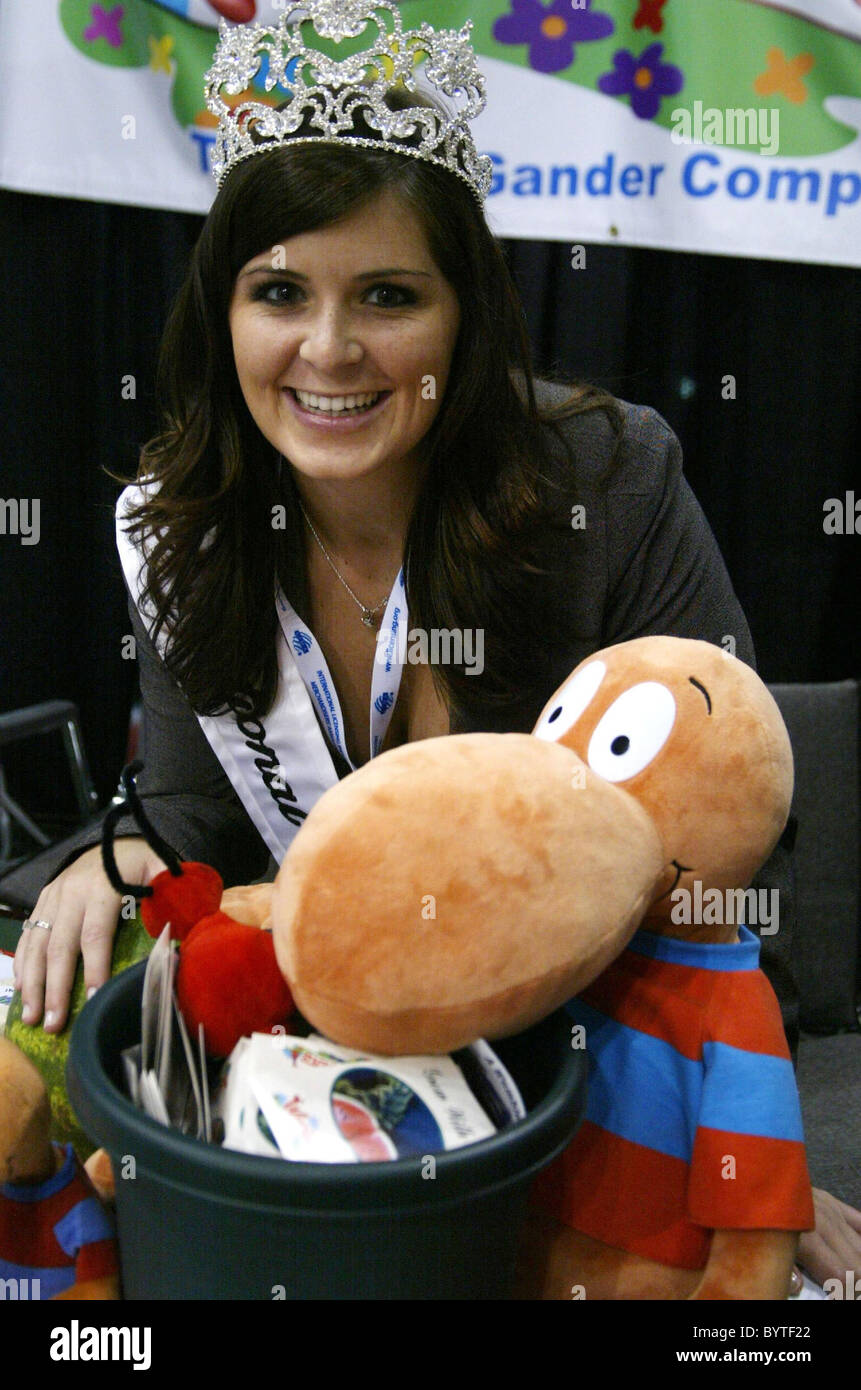 Disneys pooh hi-res stock photography and images - Alamy