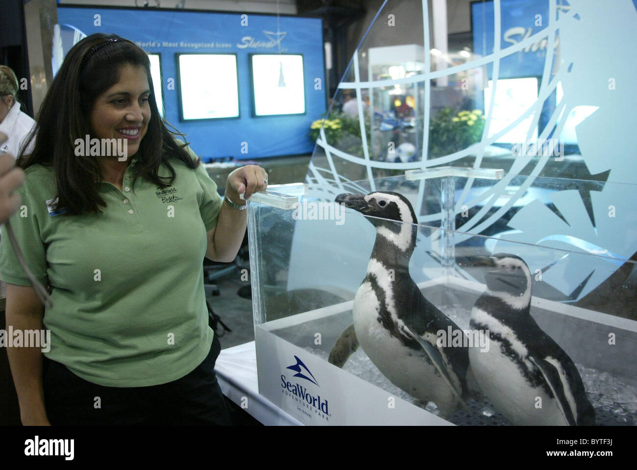 Disneys pooh hi-res stock photography and images - Alamy