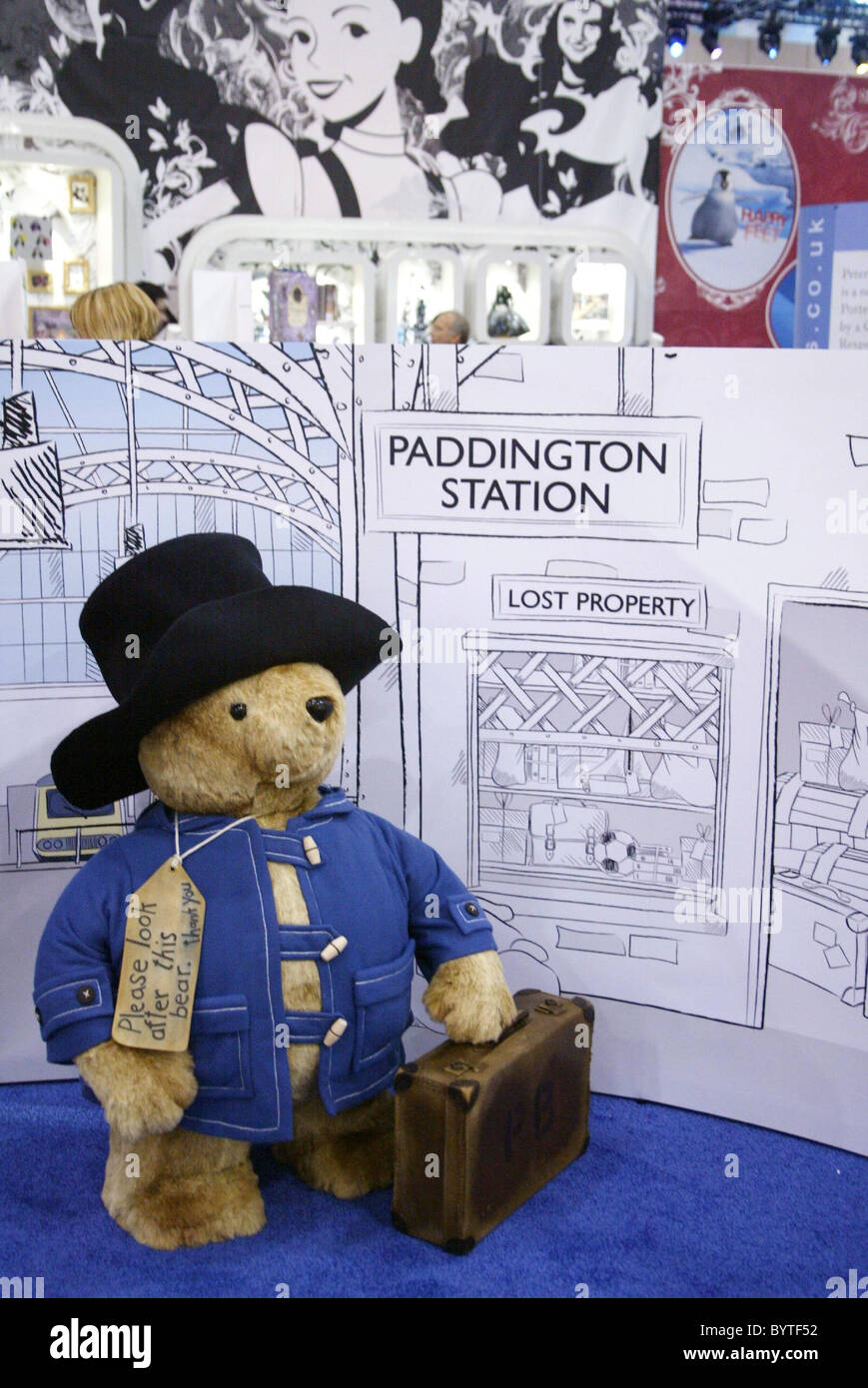 Disneys pooh hi-res stock photography and images - Alamy