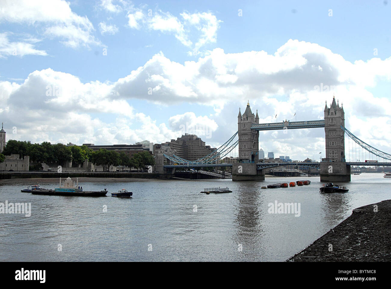 A floating replica of the Taj Mahal sailing down the Thames to launch a ...