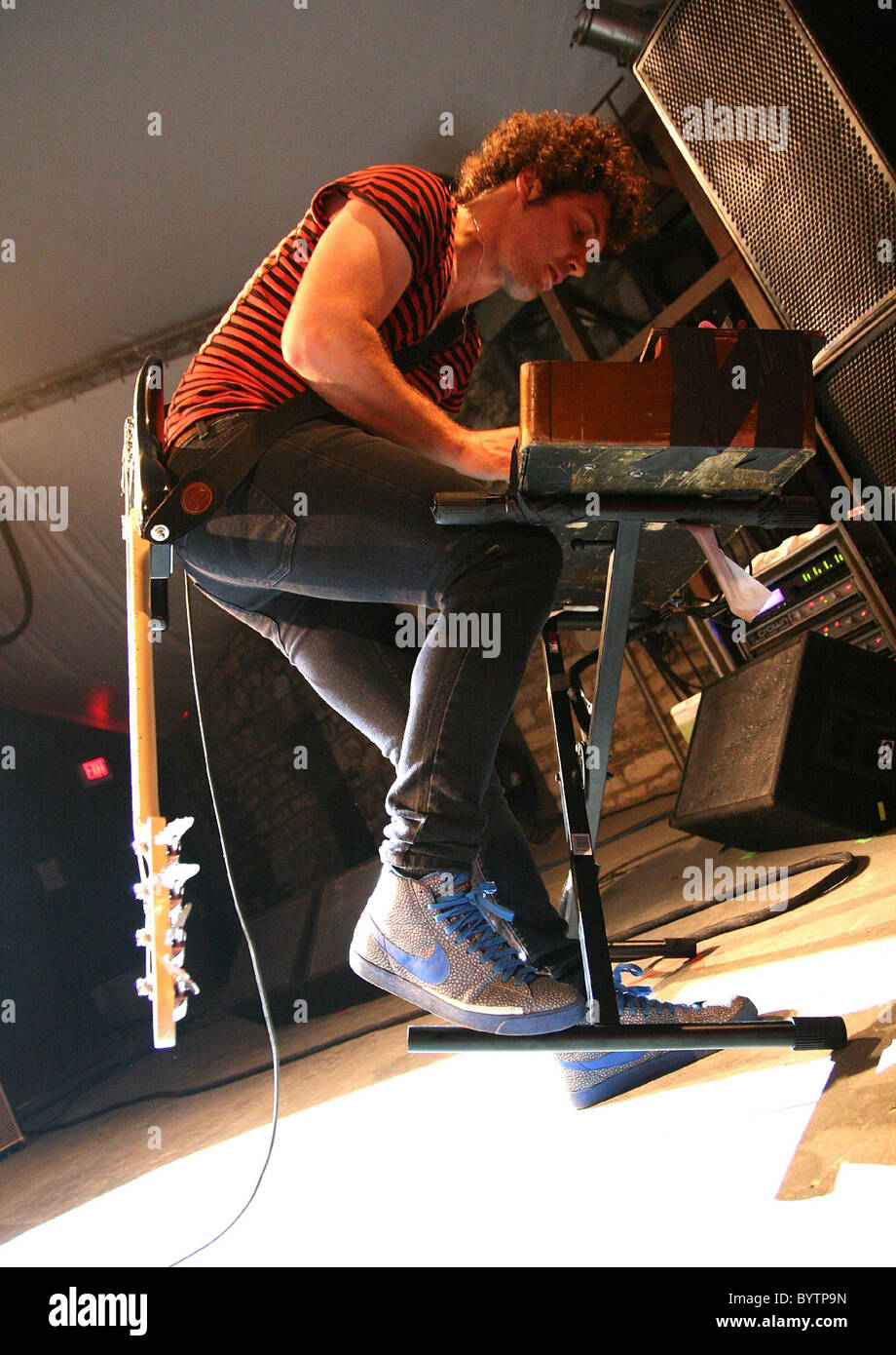 Chris Ross of Wolfmother perfoming at Stubb's BBQ Austin, Texas - 22.06 ...