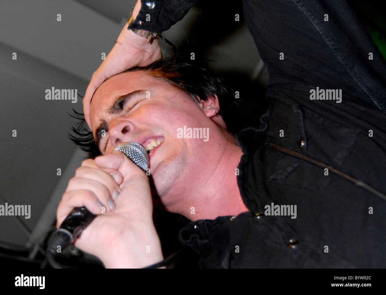 Eddie Argos Art Brut perform live and sign copies of their new CD 'It's ...