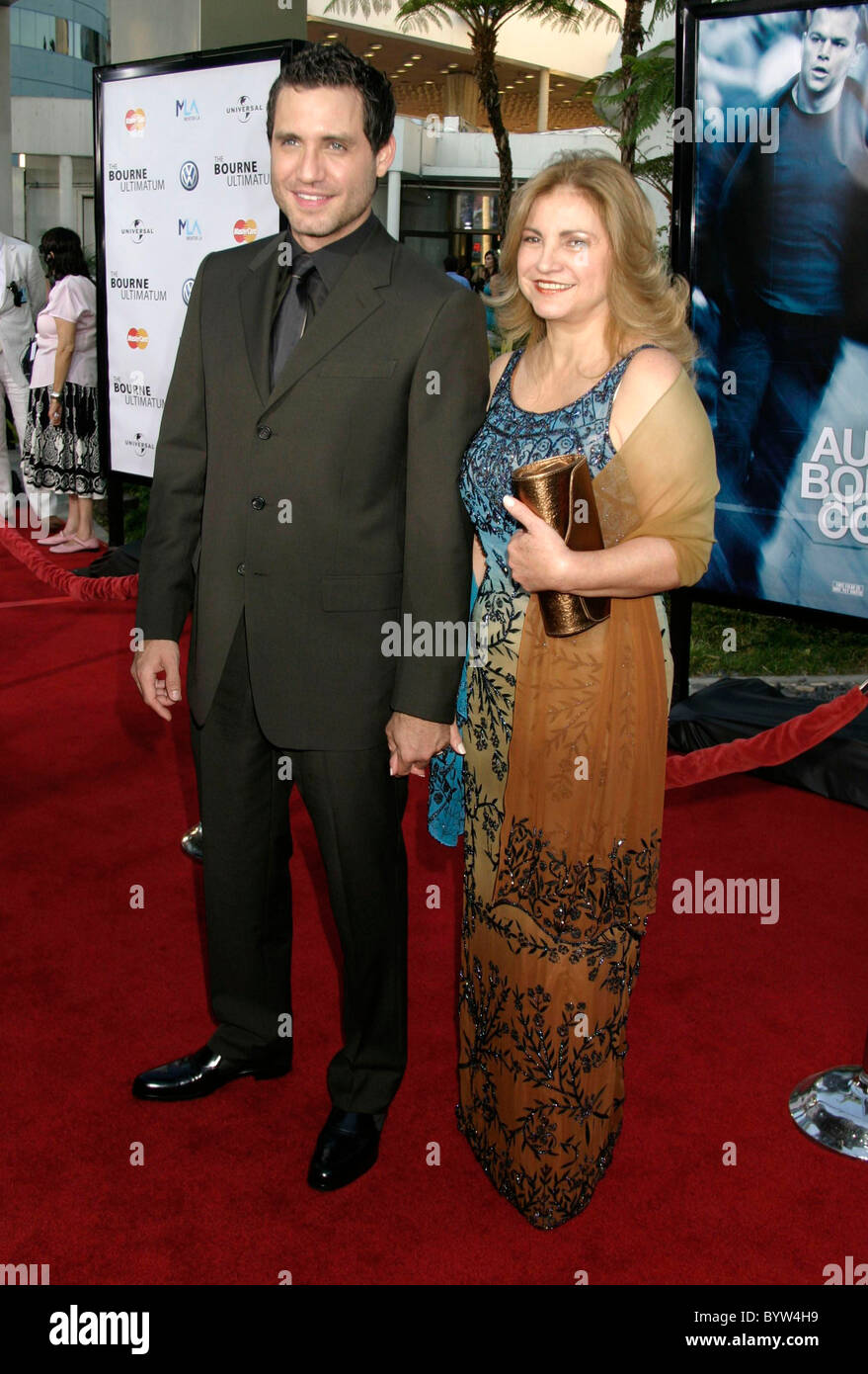 Edgar Ramirez & Mother 'The Bourne Ultimatum' World Premiere held at ...