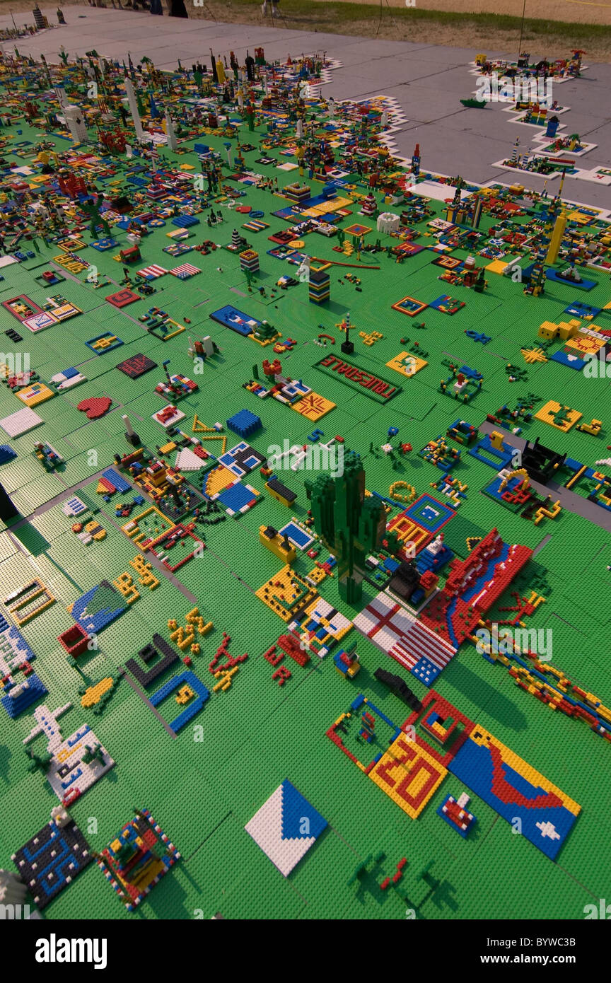 * UNITED STATES OF LEGO Hundreds of school children flocked to a museum ...