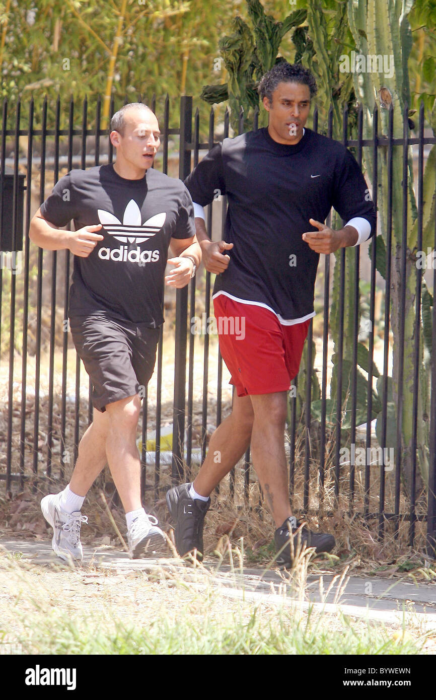 Retired basketball player Rick Fox out jogging in Hollywood with his ...