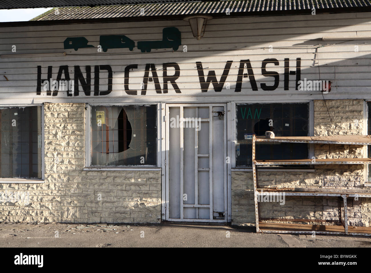 Derelict Garage forecourt Stock Photo - Alamy