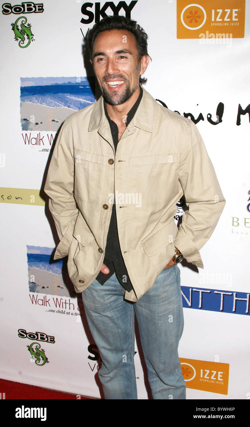 Francesco Quinn Paint The Future cocktail event to benefit the Walk ...