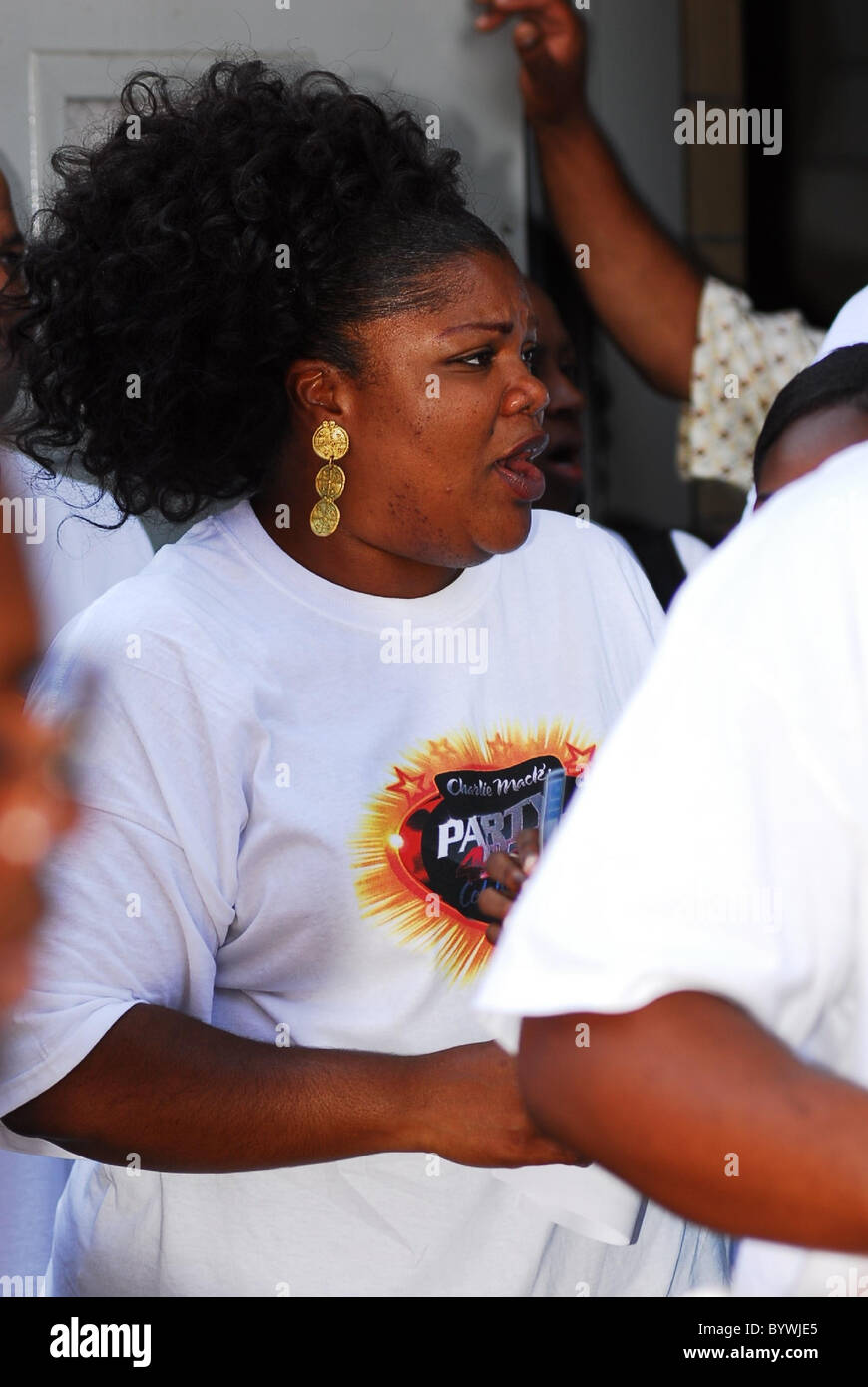 Mo'Nique says goodbye to her fans after speaking at a youth study ...