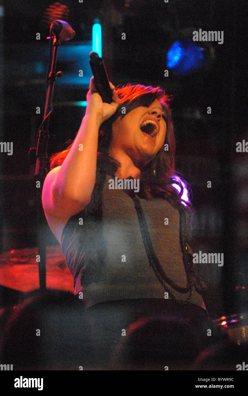 Kelly Clarkson performing live on Fuse TV's "The Sauce" show. New York ...