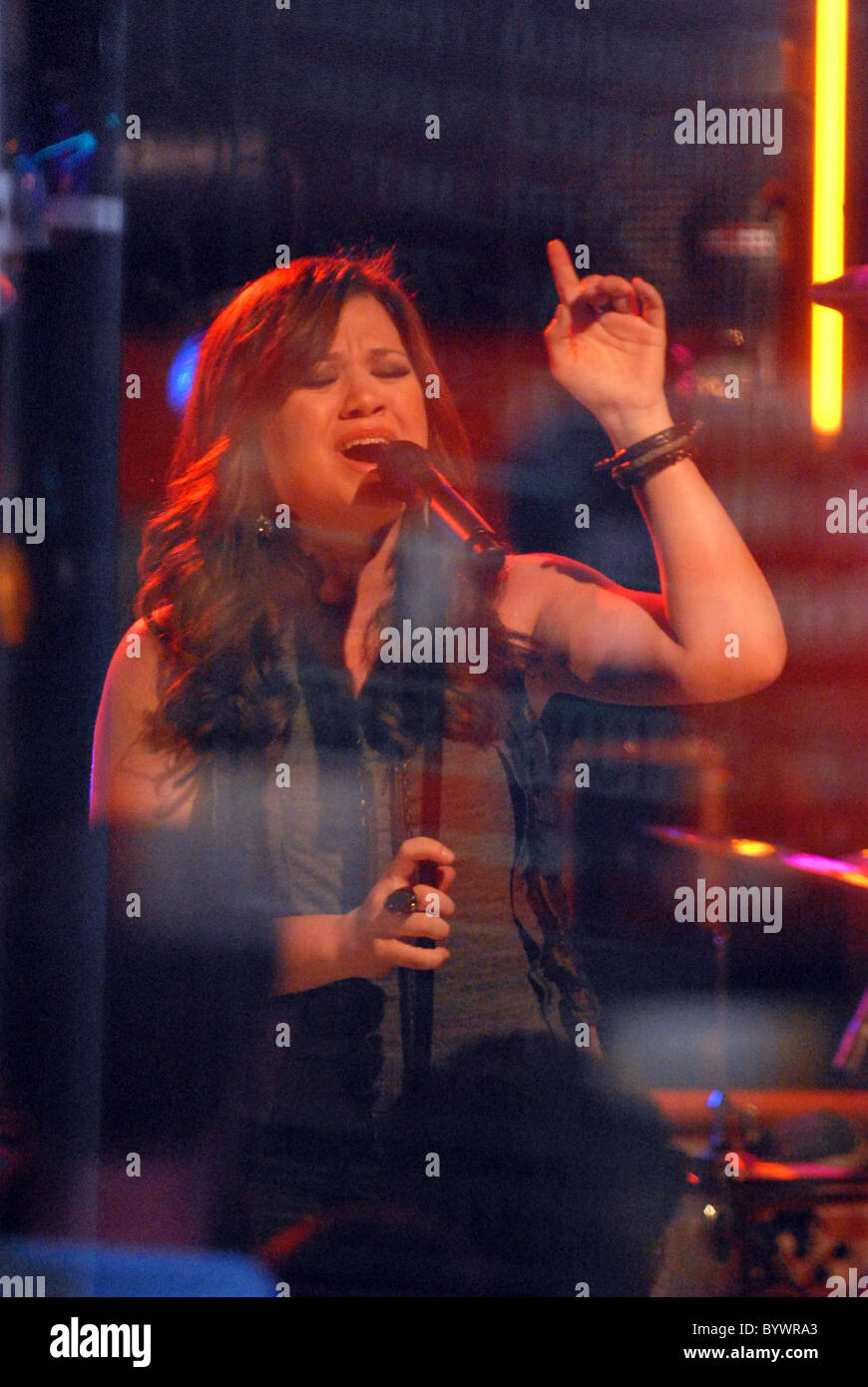 Kelly Clarkson performing live on Fuse TV's "The Sauce" show. New York ...