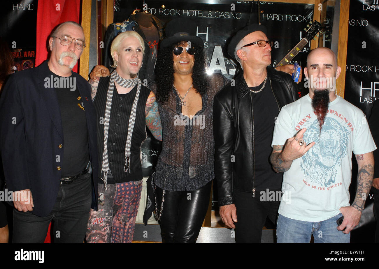 Jeff Baxter, John Five, Slash, Robert Knight and Scott Ian Slash and ...