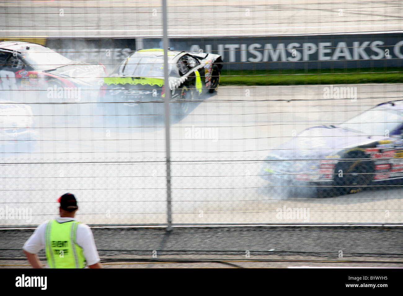 Busch Race car crash (The Monster Mile) Drivers Brad Coleman #18, Regan ...