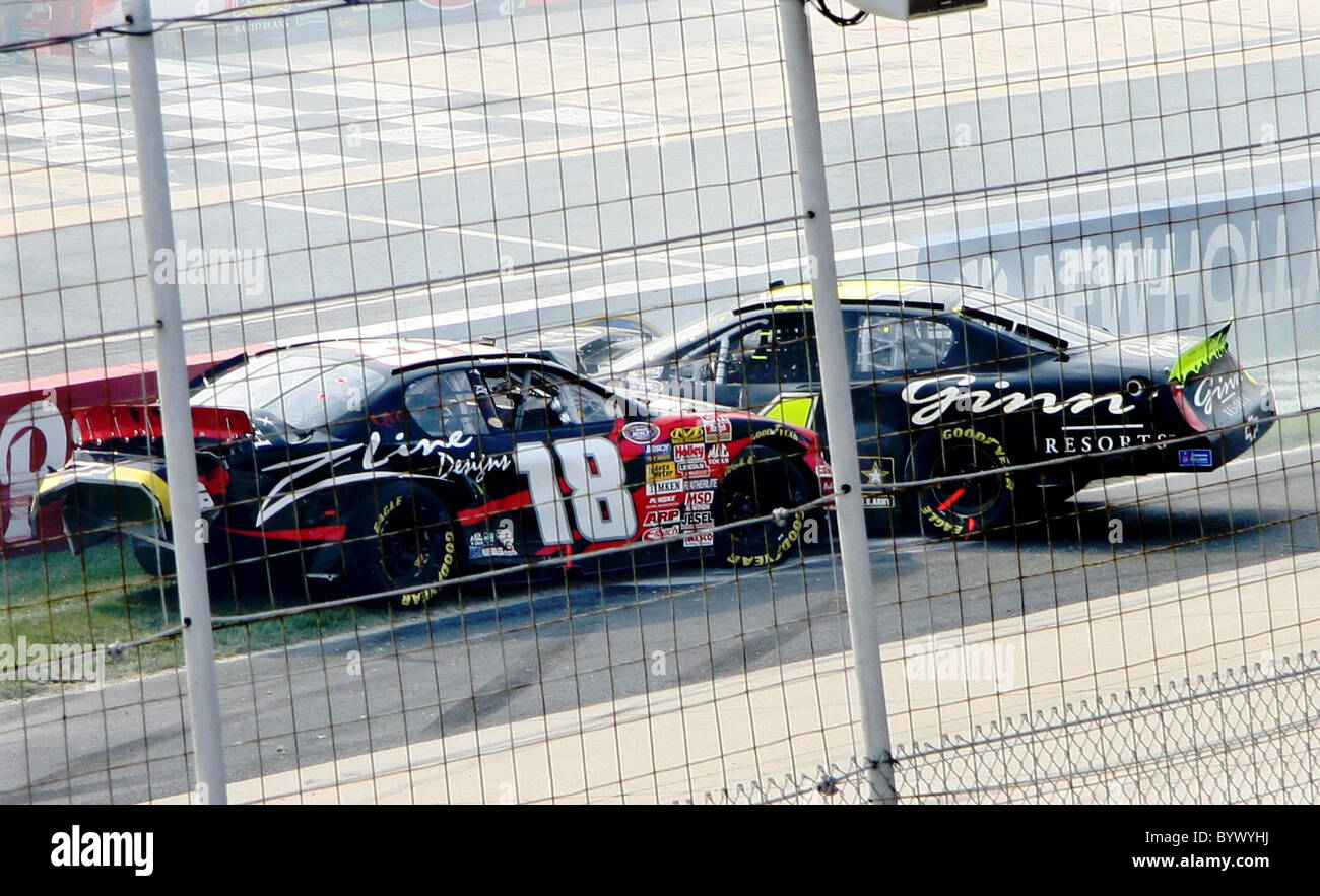 Busch Race car crash (The Monster Mile) Drivers Brad Coleman #18, Regan ...