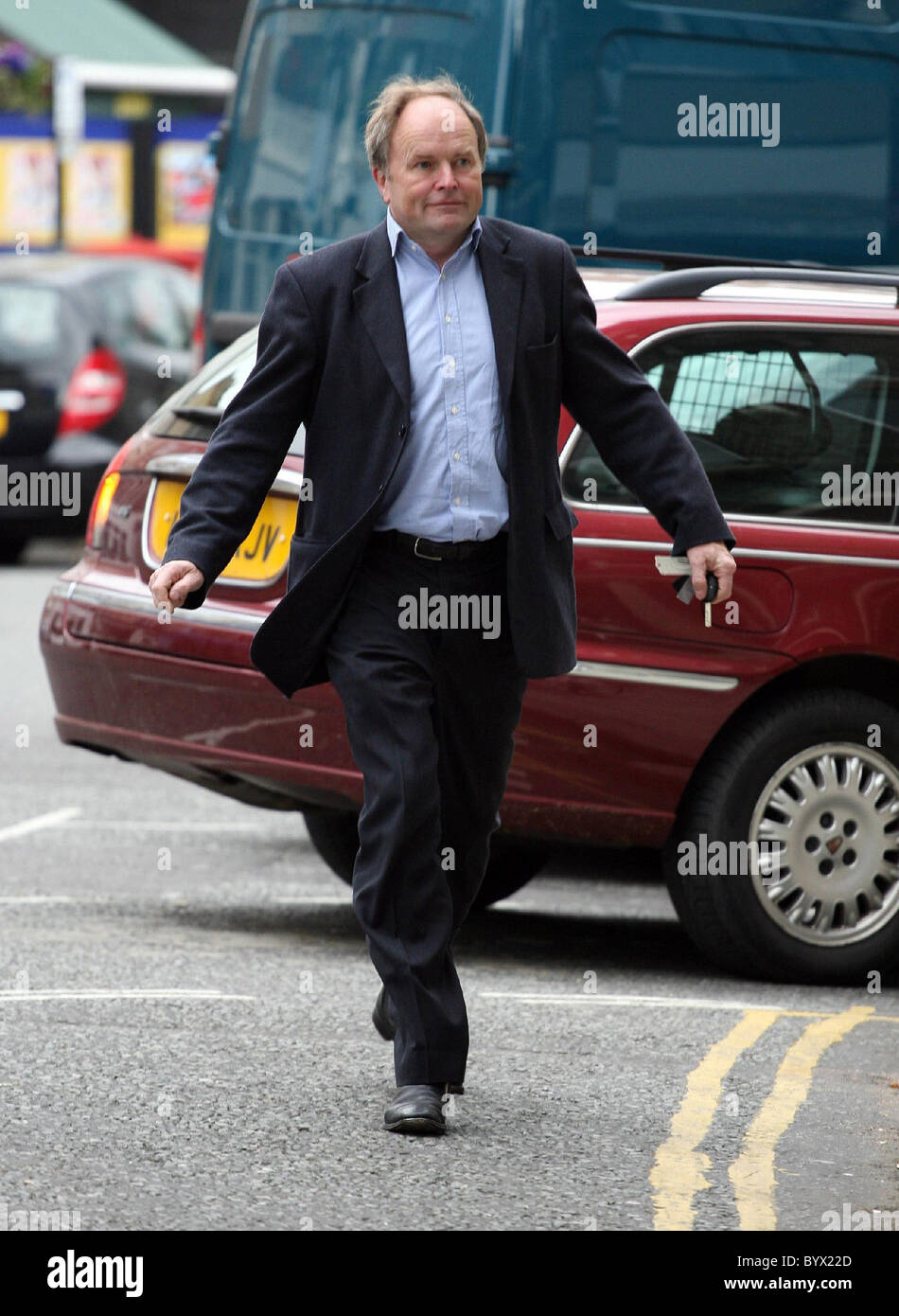 Clive Anderson walking through Primrose Hill London, England - 26.06.07 ...
