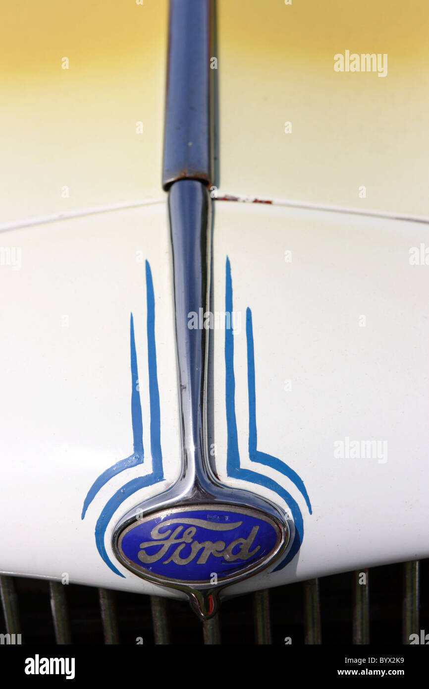 Ford badge blue oval hi-res stock photography and images - Alamy