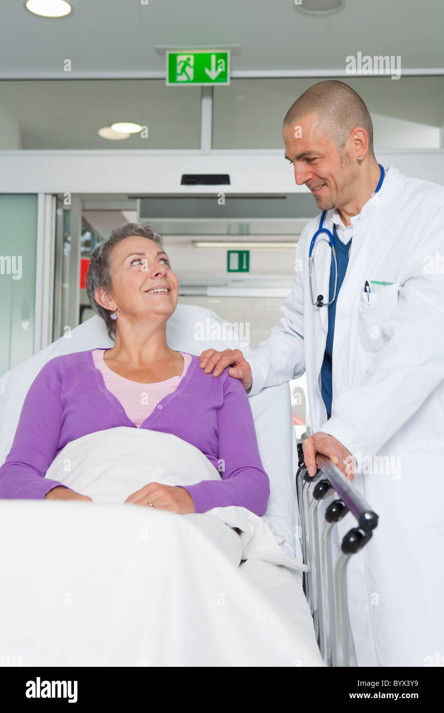 Caring for elderly hi-res stock photography and images - Alamy