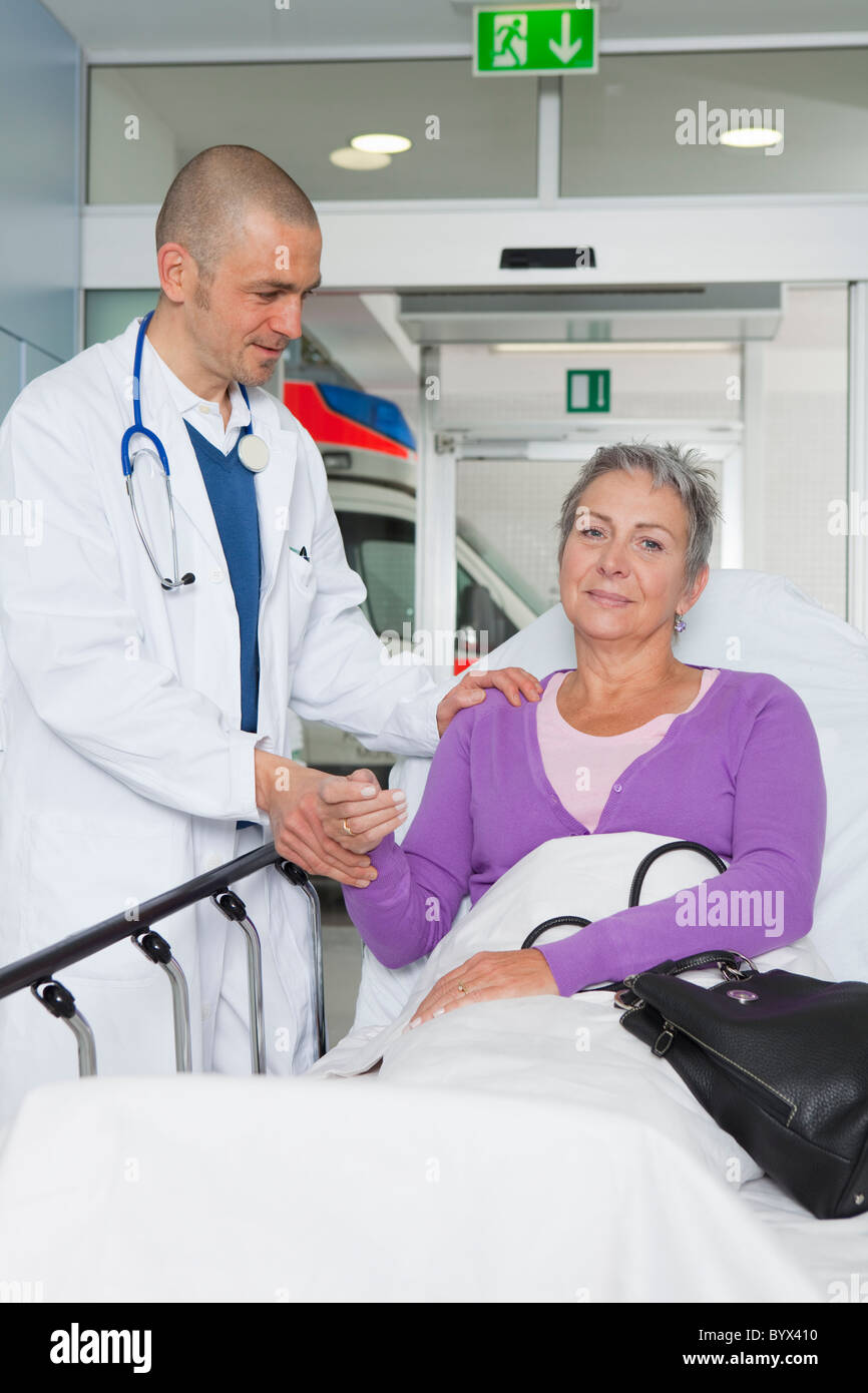 Doctor taking womans pulse Stock Photo - Alamy
