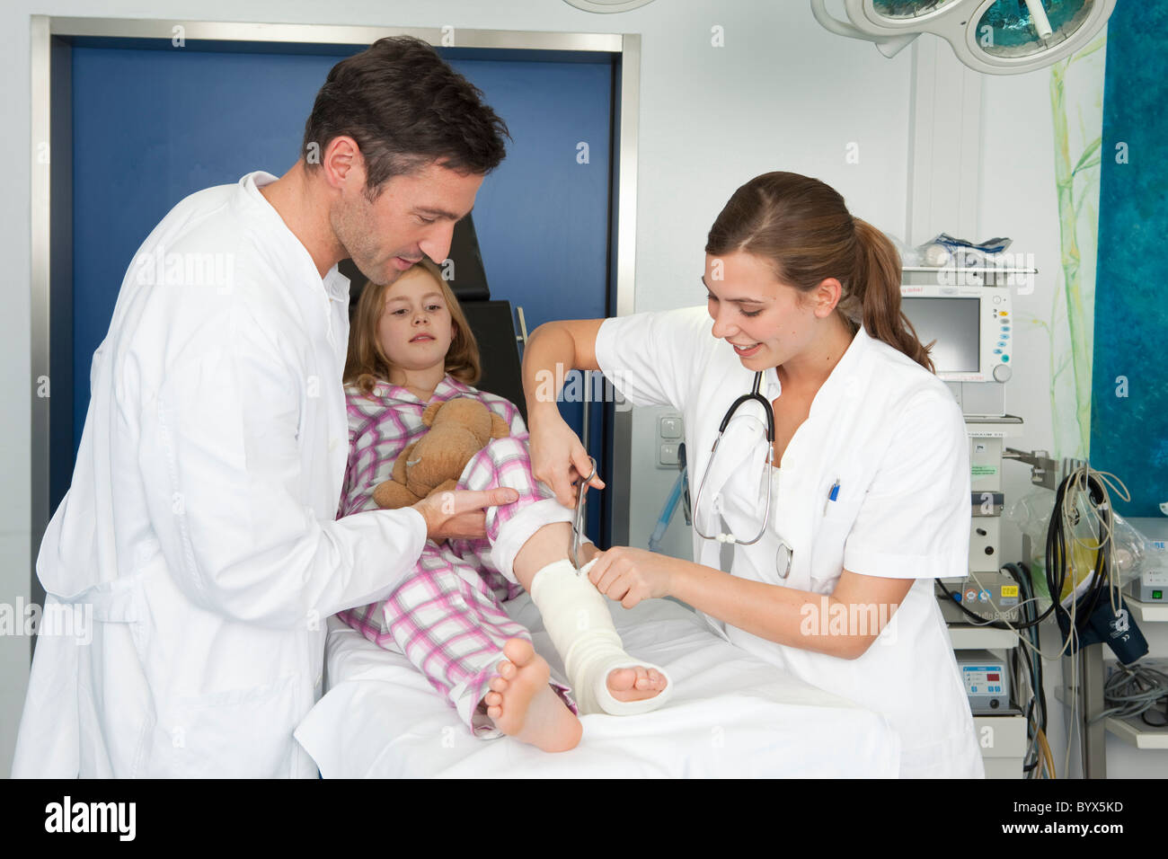 Plaster room hospital hi-res stock photography and images - Alamy