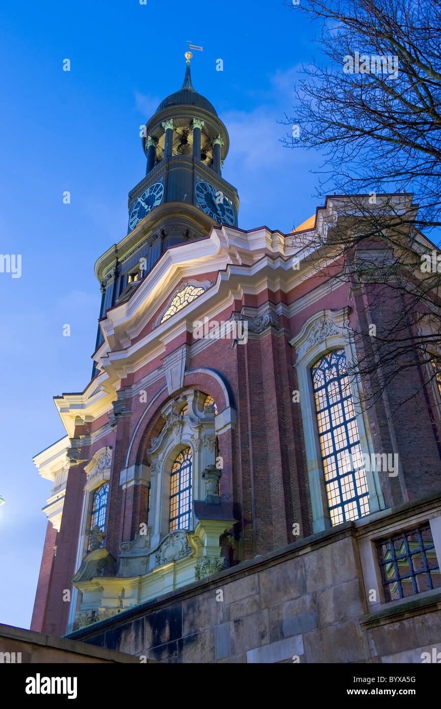 Bell tower, Michel, St. Michaelis Church, Hamburg at evening, night ...