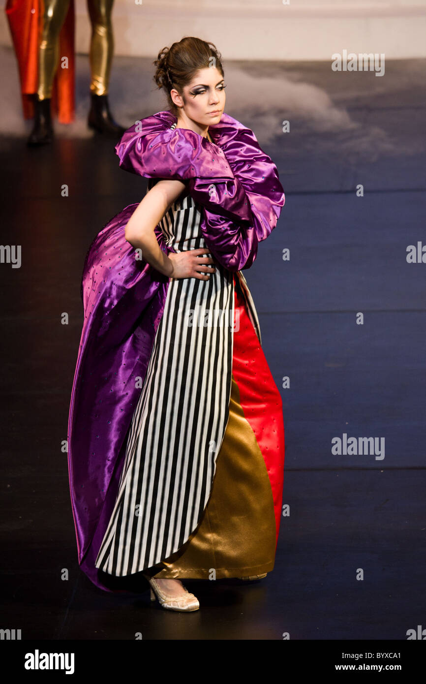 Fashion design student hi-res stock photography and images - Alamy