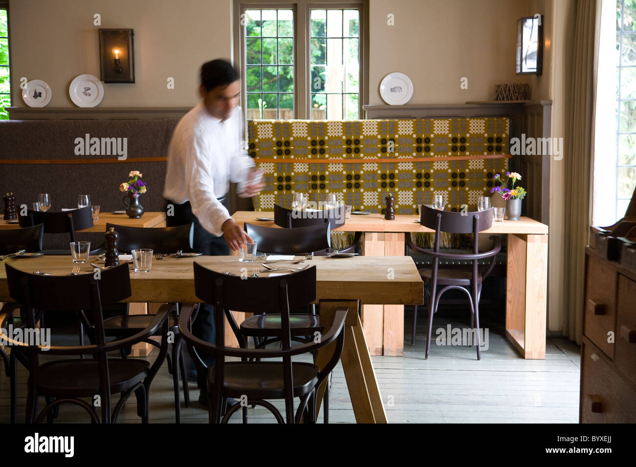 The Olde Bell Inn Hurley Berkshire England. Photo:Jeff Gilbert Stock ...