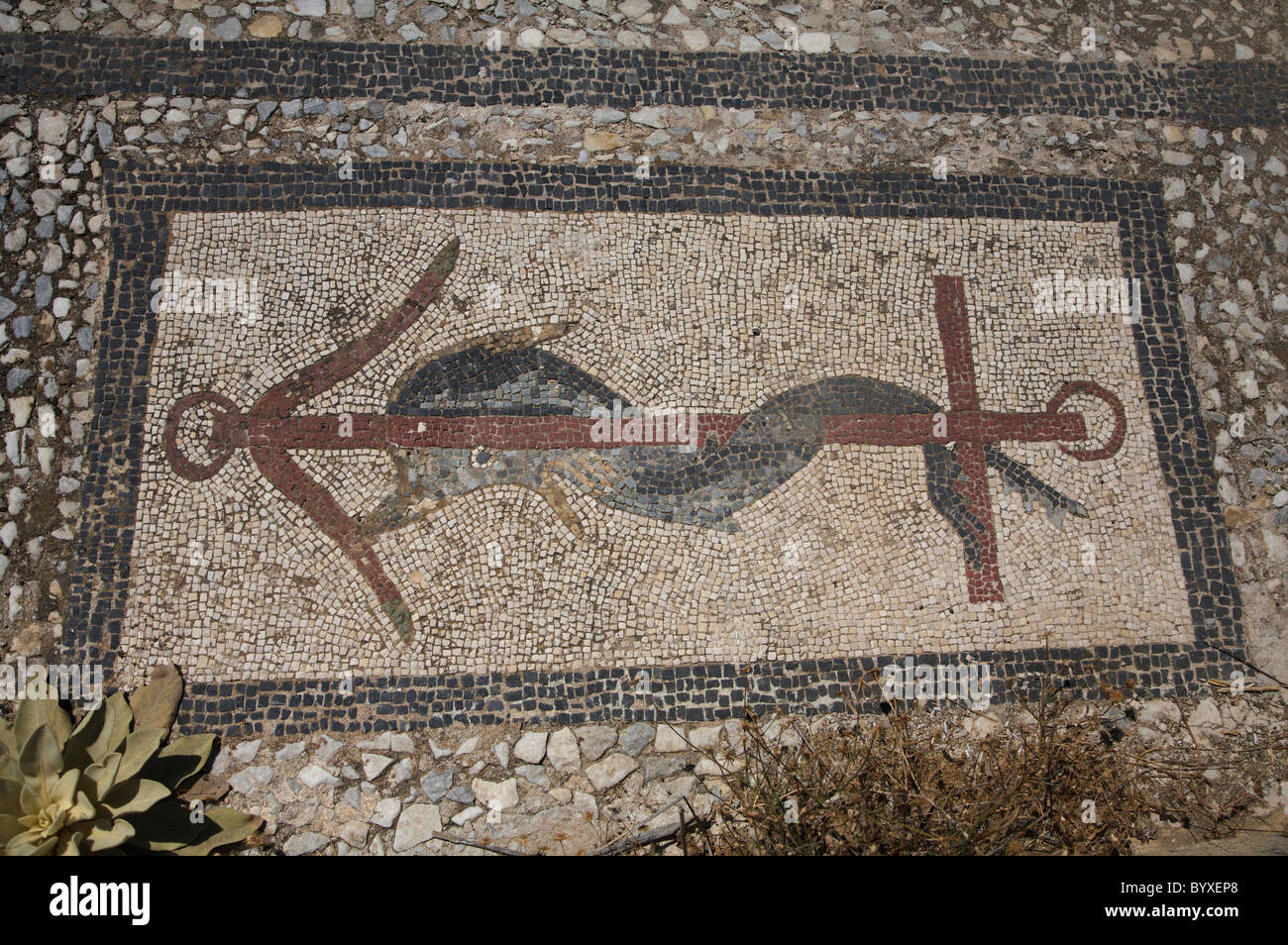 Ancient anchor hi-res stock photography and images - Alamy