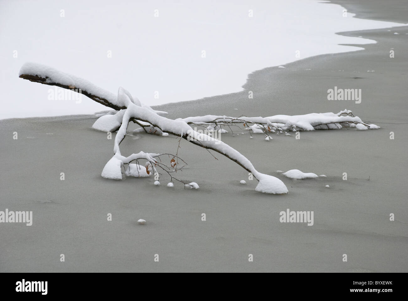 Cover lake hi-res stock photography and images - Alamy