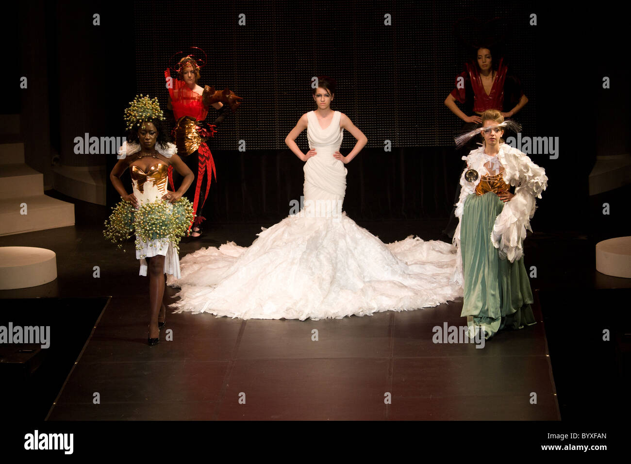 Female models hi-res stock photography and images - Alamy