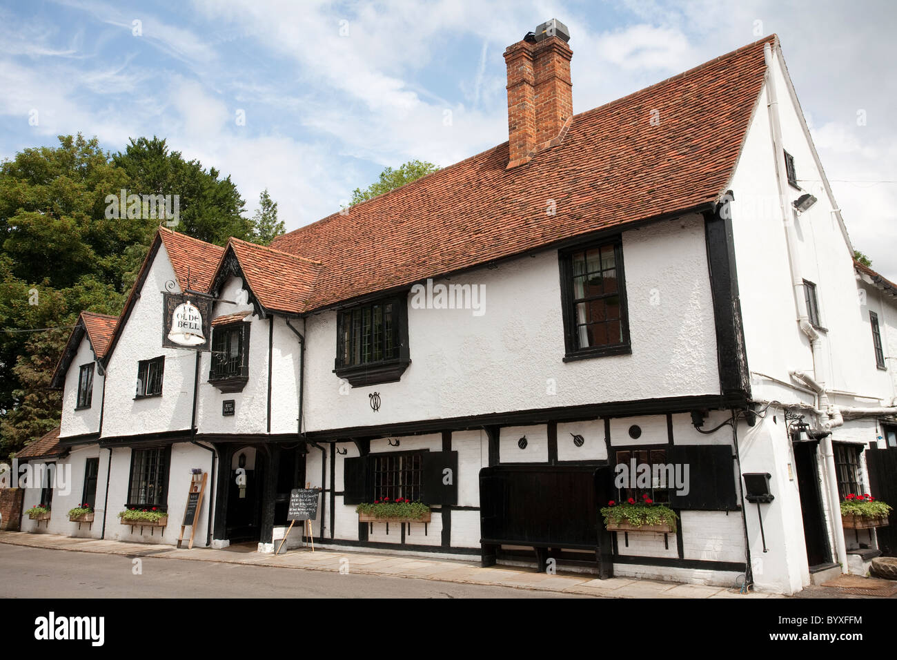 The Olde Bell Inn Hurley Berkshire England. Photo:Jeff Gilbert Stock ...