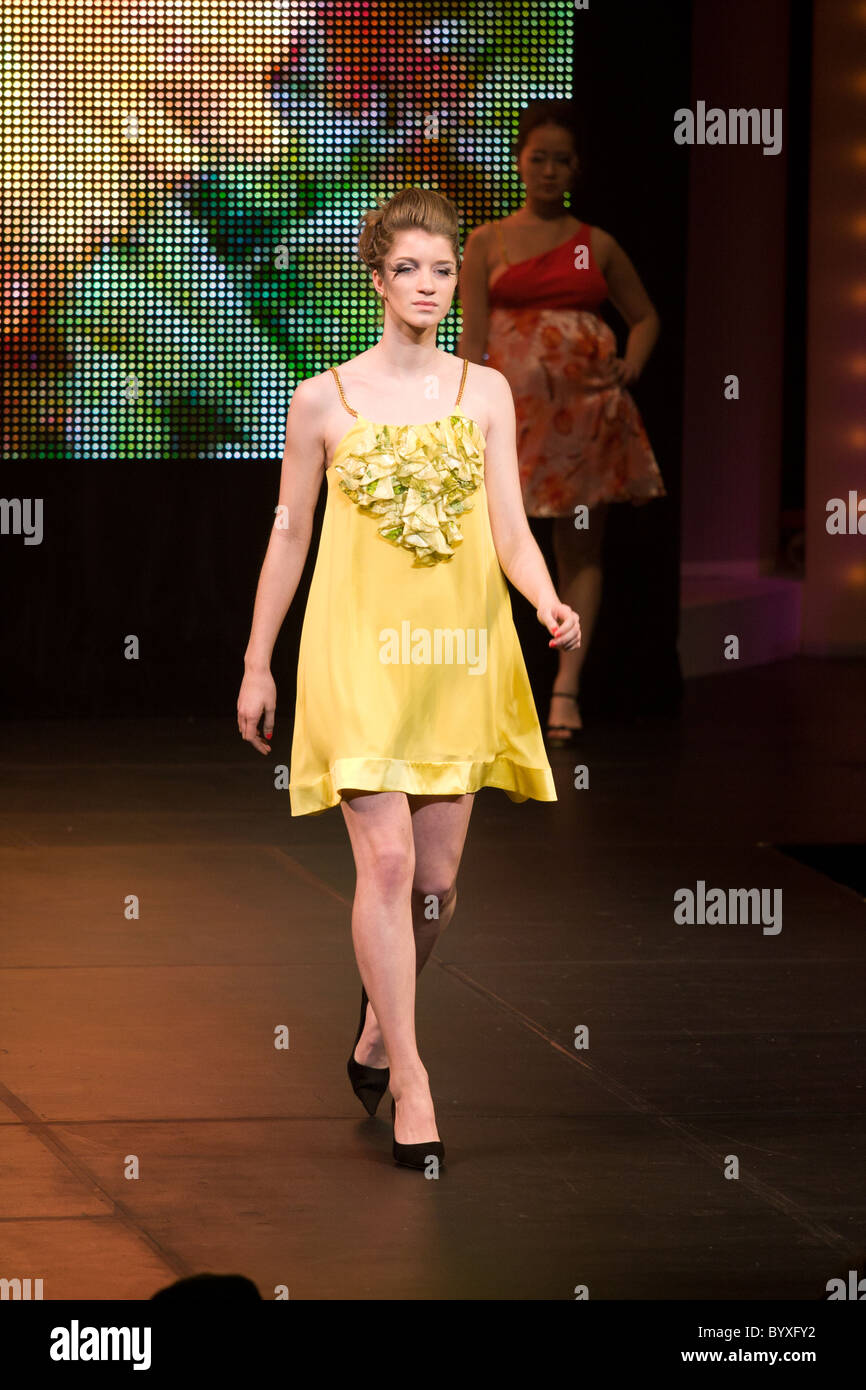 Yellow models hi-res stock photography and images - Alamy