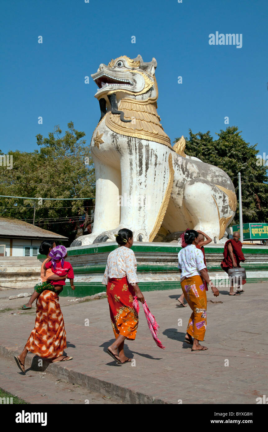 Mandalay myanmar lion hi-res stock photography and images - Alamy