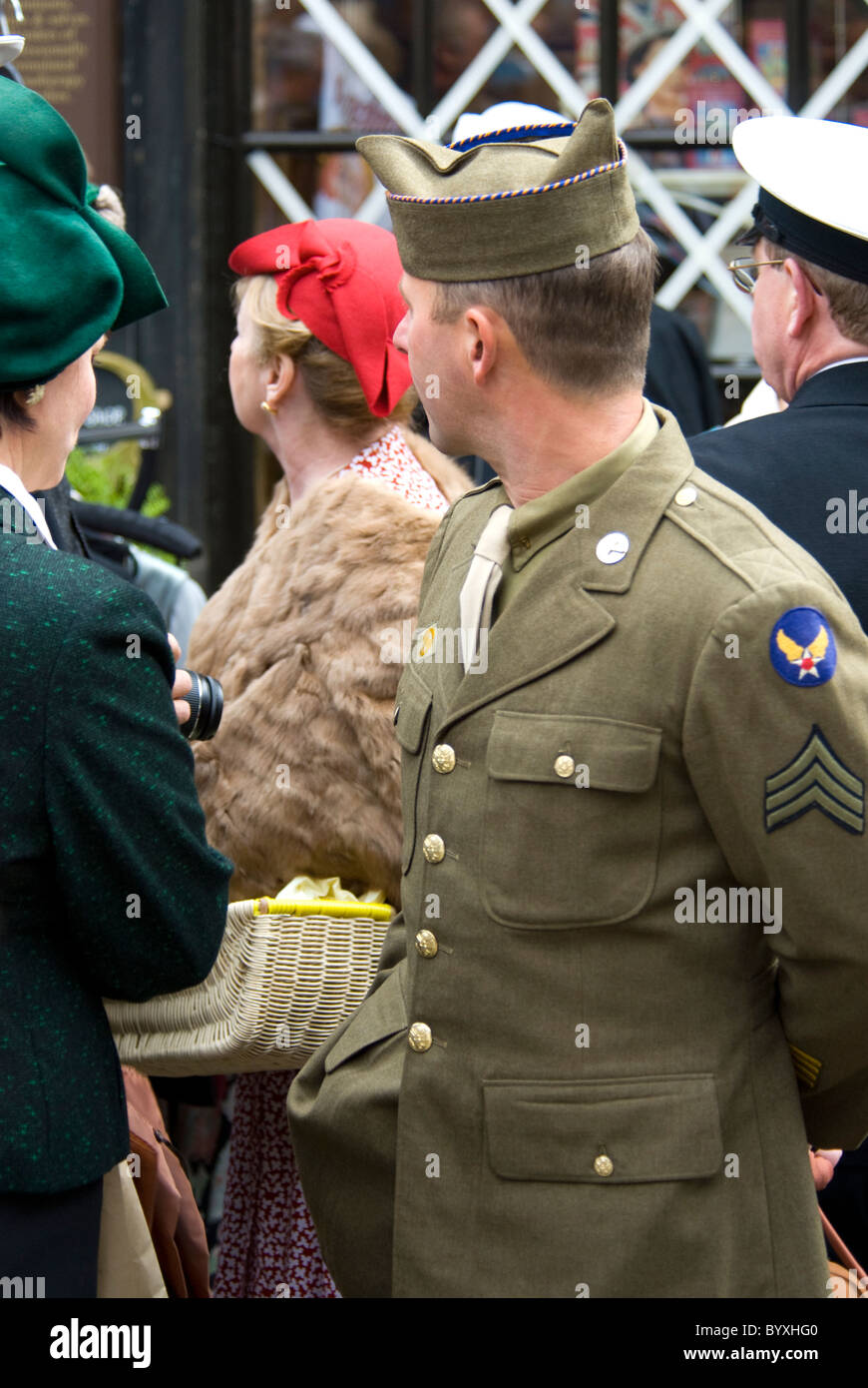 Military uniforms and civilian costumes at the Haworth 1940s weekend ...
