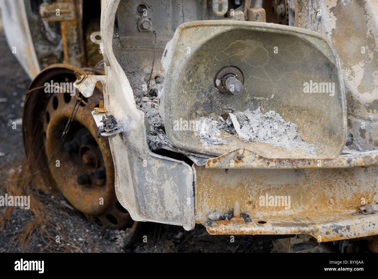Burnt out vehicle hi-res stock photography and images - Alamy