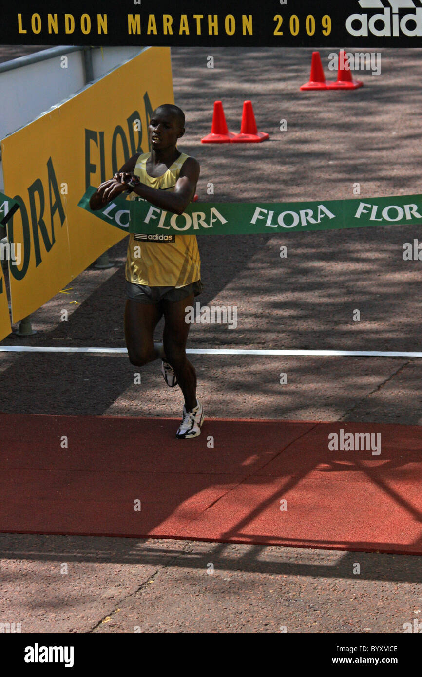 Samuel Wanjiru wins the men's 2009 Flora London Marathon Stock Photo ...