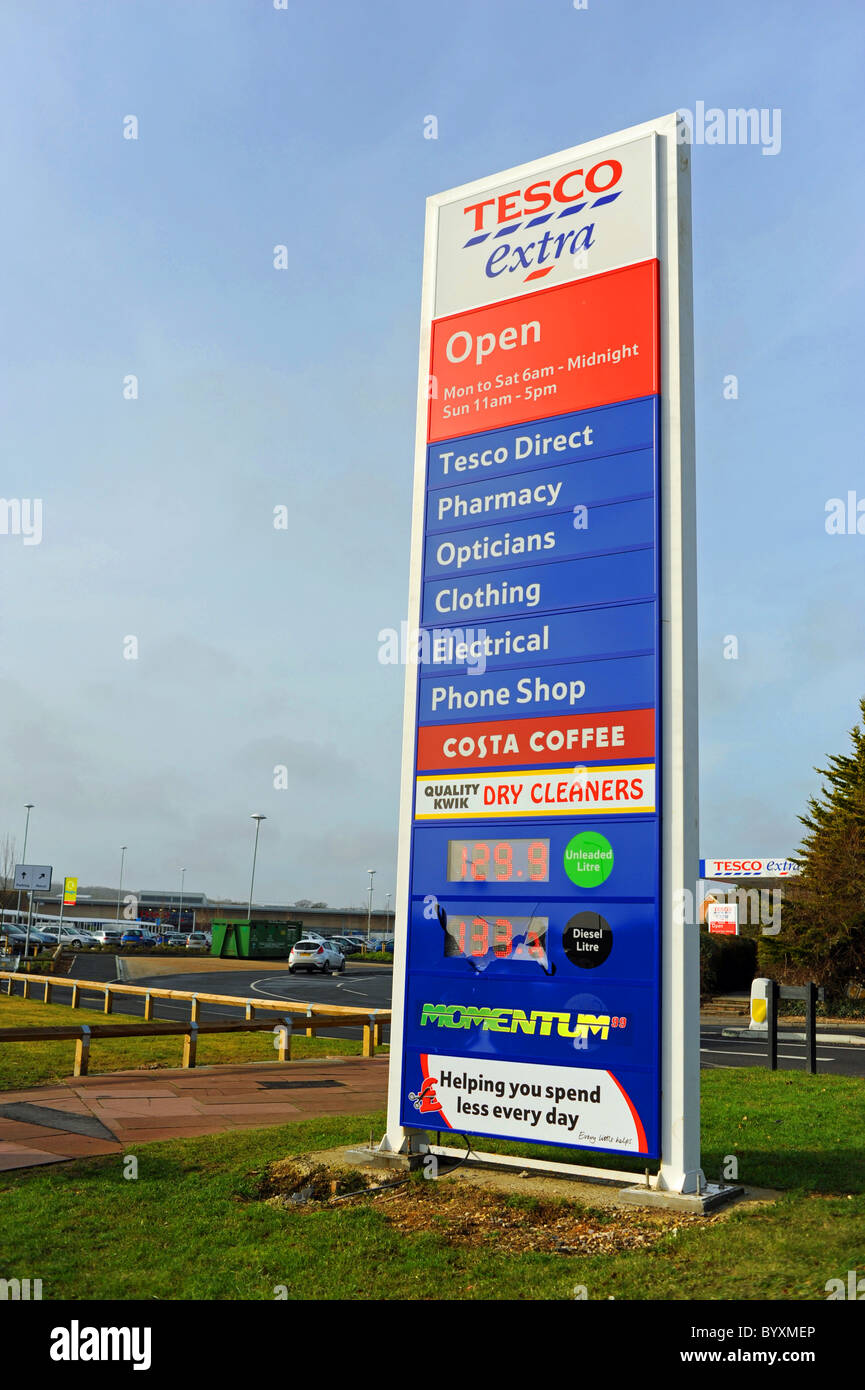 Tesco extra supermarket hi-res stock photography and images - Alamy