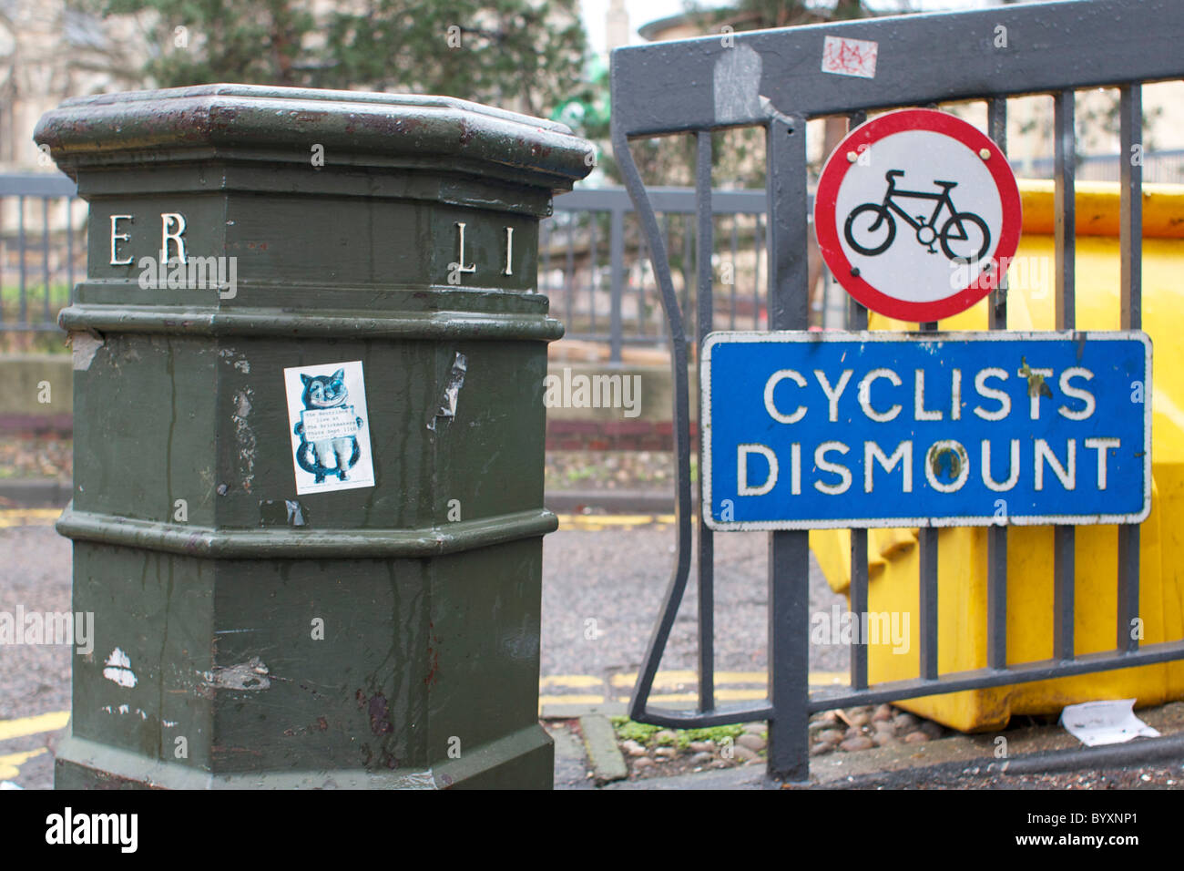 Litter bin on a street in Norwich with a Cyclists Dismount Sign Stock ...