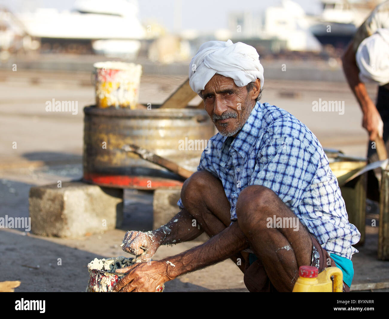 Arab dockyard worker, Jaddaf dockyard, Dubai, UAE Stock Photo - Alamy