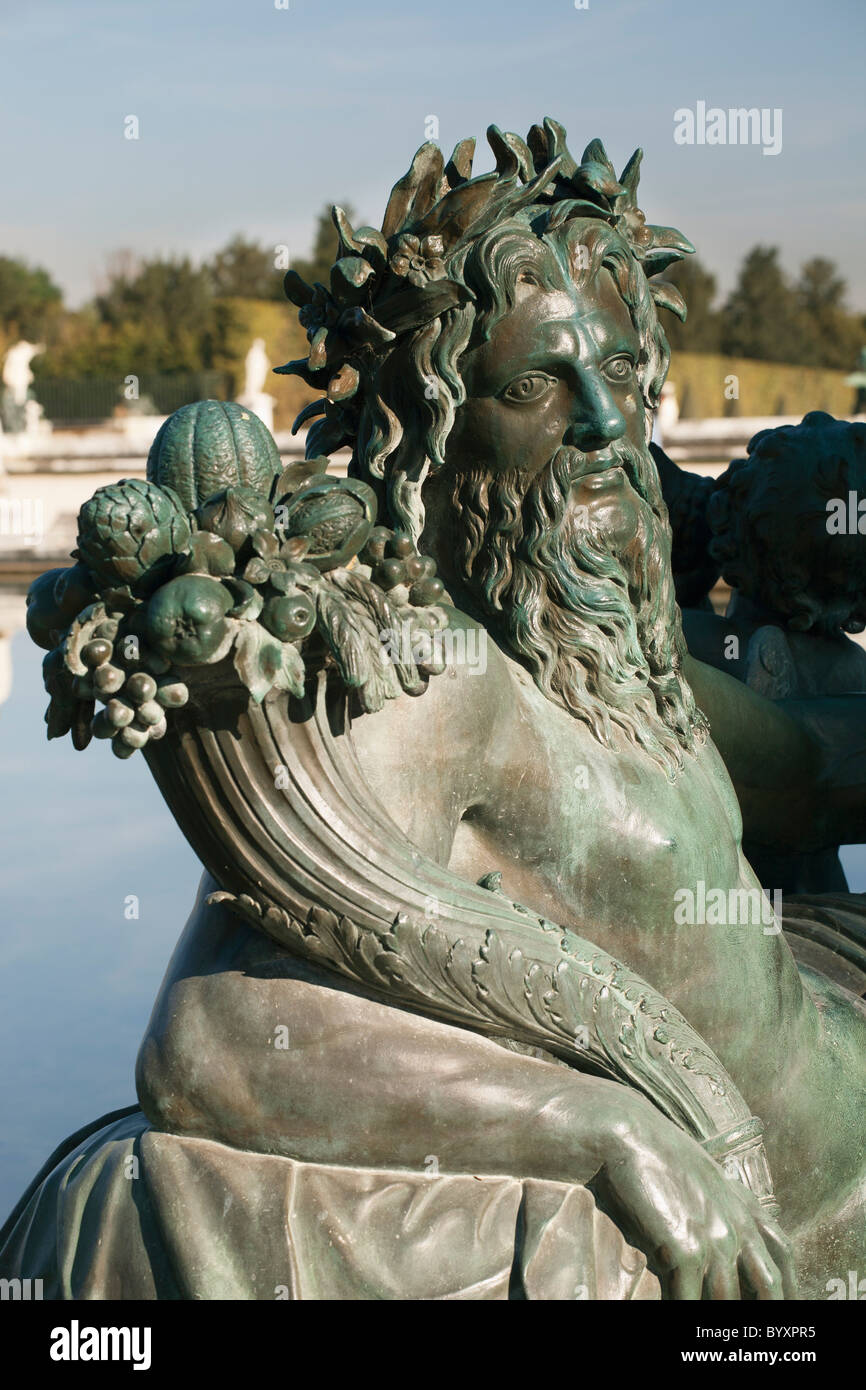 Holding cornucopia hi-res stock photography and images - Alamy