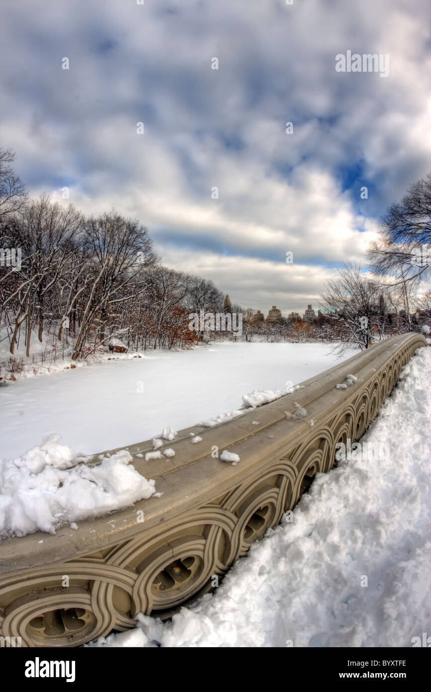 Bow bridge central park hi-res stock photography and images - Alamy